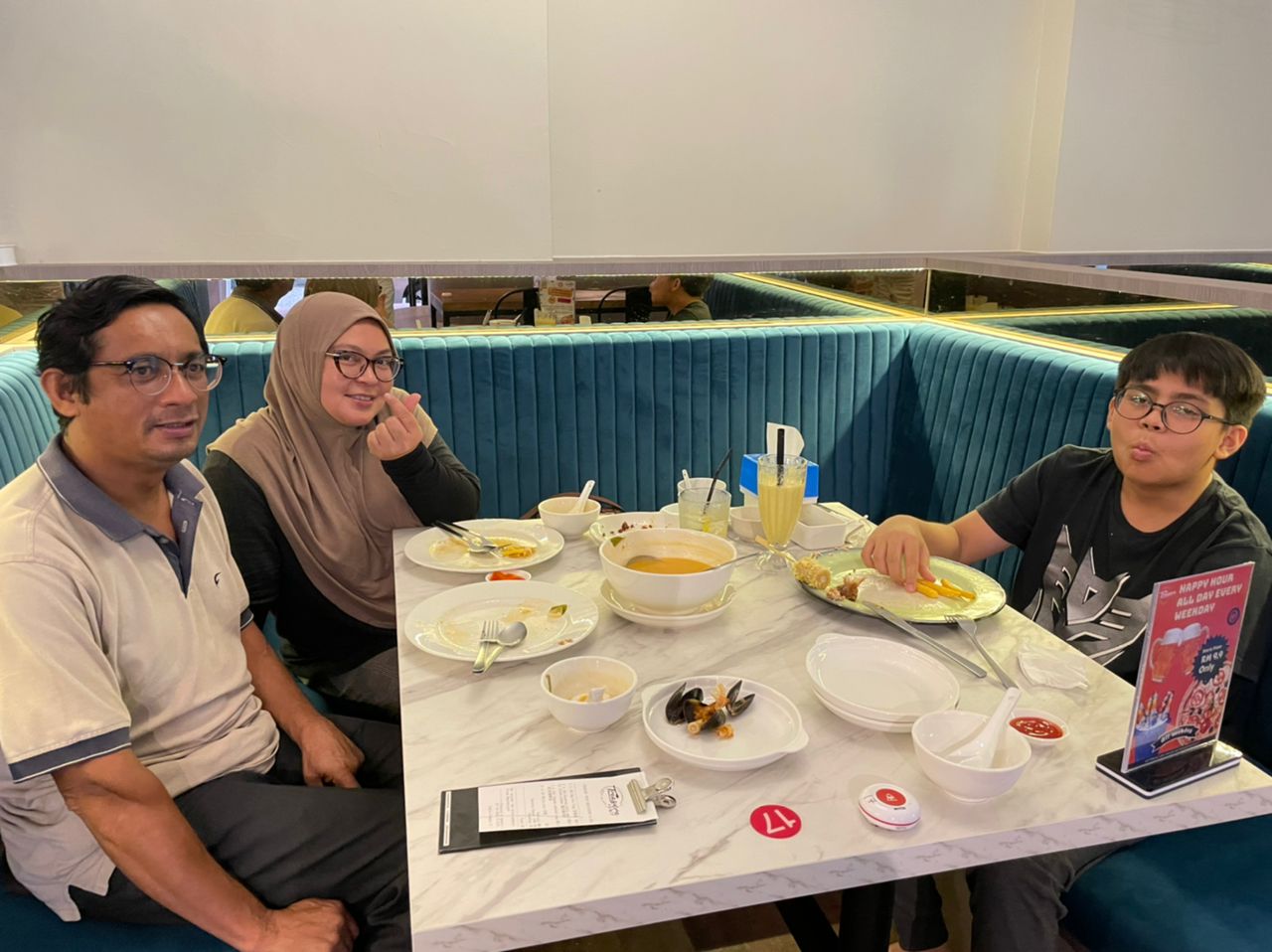 Treasure Trove 丰合餐厅- Chinese and western food.